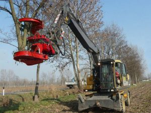 Fecon Introduces a New Excavator Rotating Tree Shear