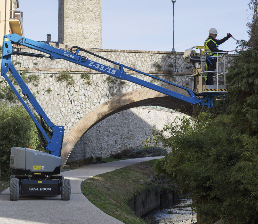 Boom Lifts: Let’s Learn the Ins and Outs of Articulated and Telescopic ...