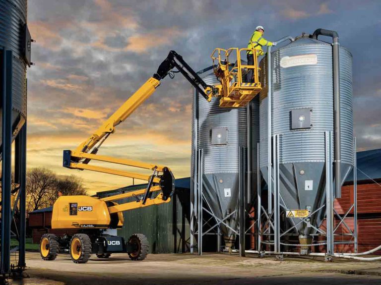 JLG Introduces New Scissor Lifts, Showcases Operator Training Simulator ...