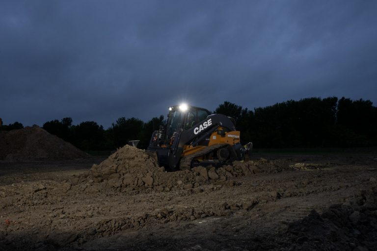 Photos! CASE Introduces One-of-a-Kind Minotaur DL550 Compact Dozer ...