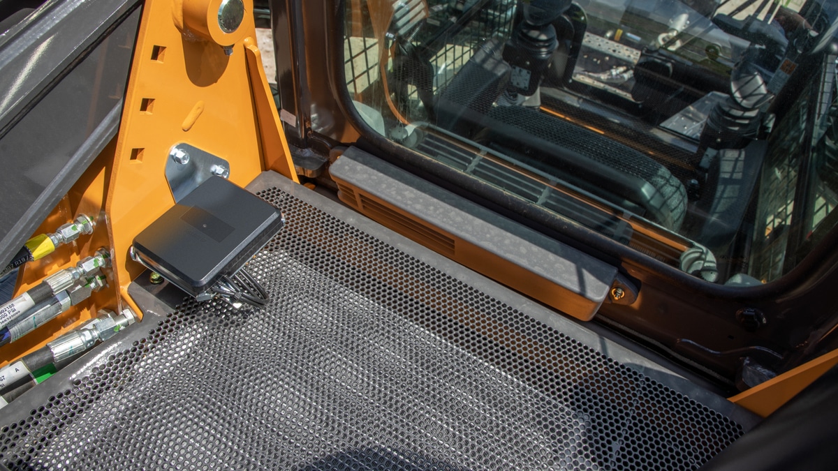 Photos! CASE Introduces One-of-a-Kind Minotaur DL550 Compact Dozer ...