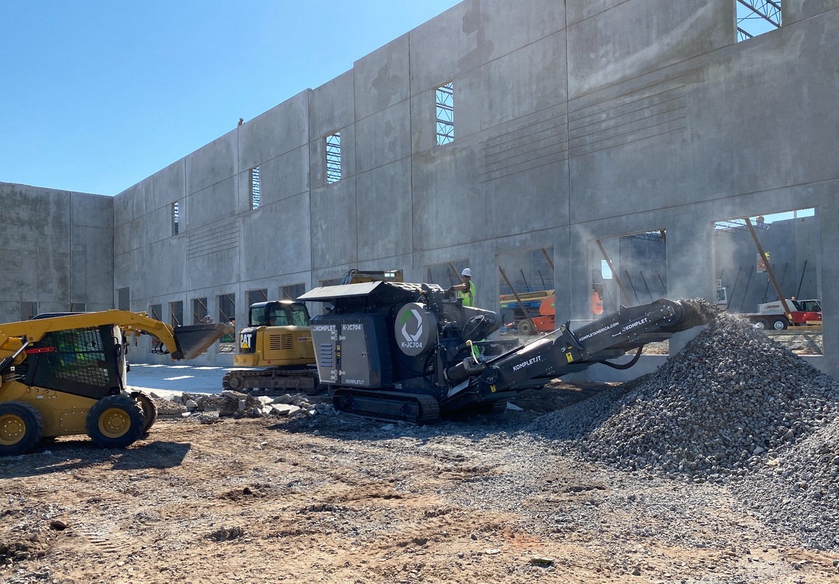 Crushing It in a Big Way: Compact Crushers and Screeners Offer Lots of ...