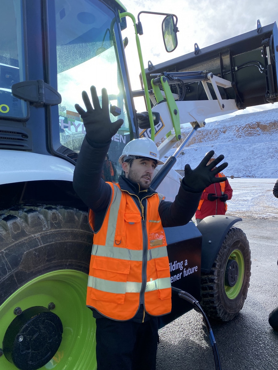 Photos! JCB Announces Hydrogen Combustion Engines with Working ...