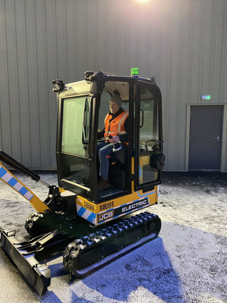 Photos! JCB Announces Hydrogen Combustion Engines with Working ...