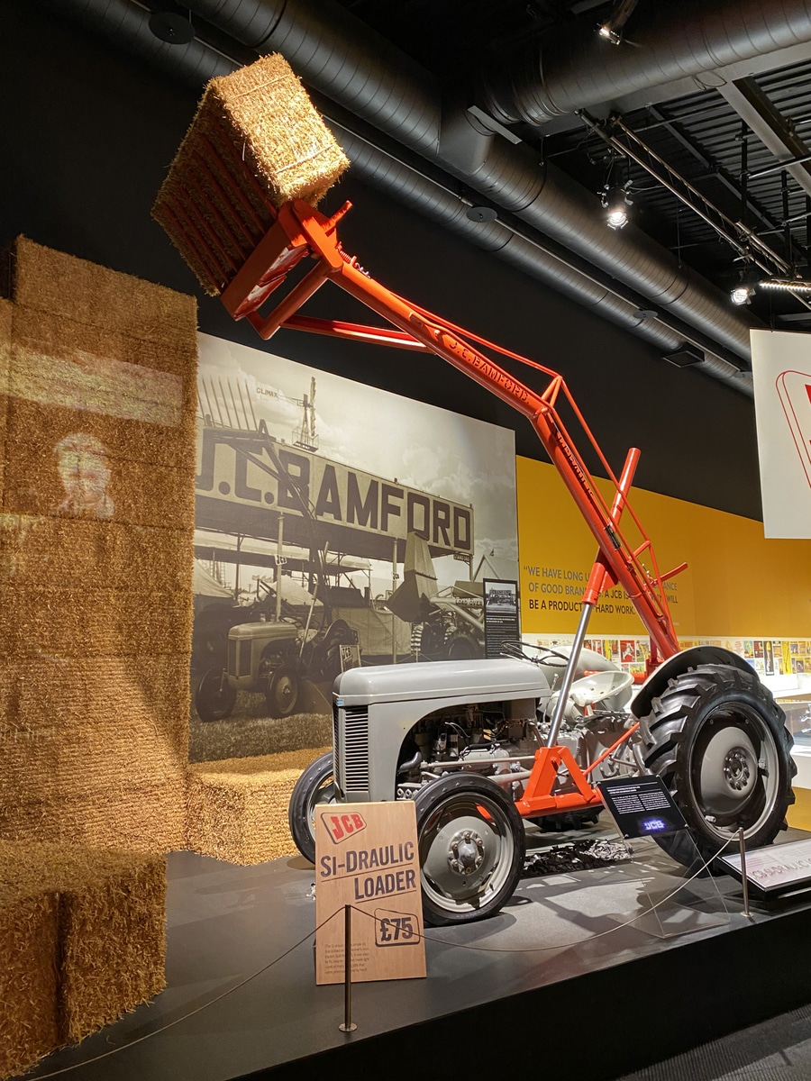 Photos! JCB Announces Hydrogen Combustion Engines with Working ...