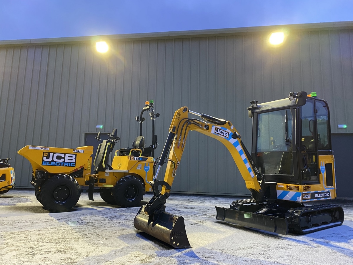 Photos! JCB Announces Hydrogen Combustion Engines with Working ...