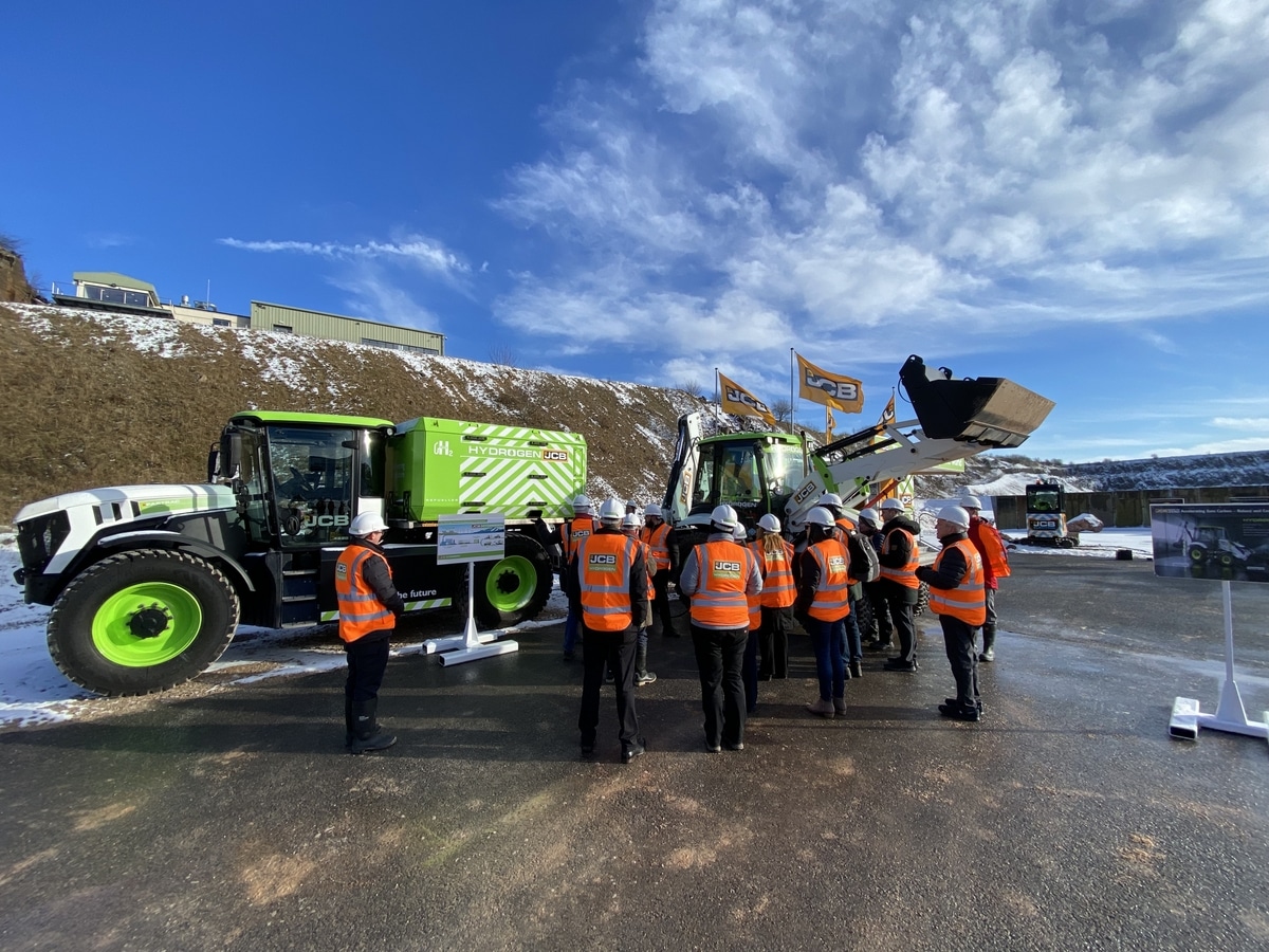 Photos! JCB Announces Hydrogen Combustion Engines with Working ...