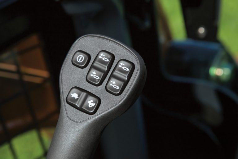 How Does a Skid Steer/Track Loader’s Hydraulic System Work? We Explain ...
