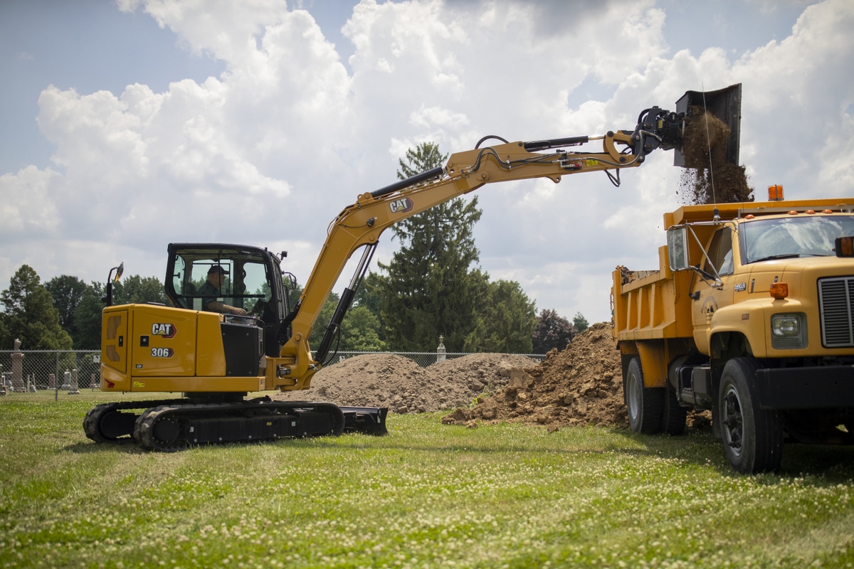 Tiltrotator Q&A: Caterpillar Answers All Our Questions on These Twisty ...