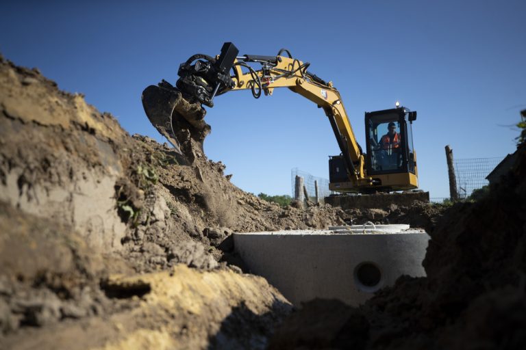 Tiltrotator Q&A: Caterpillar Answers All Our Questions on These Twisty ...