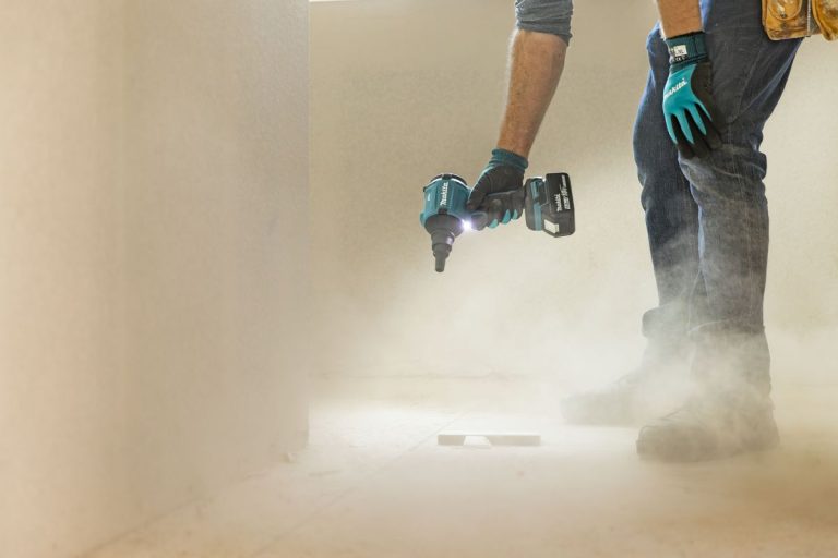 This Makita High Speed Blower and Inflator Tool Is Great for Clearing ...