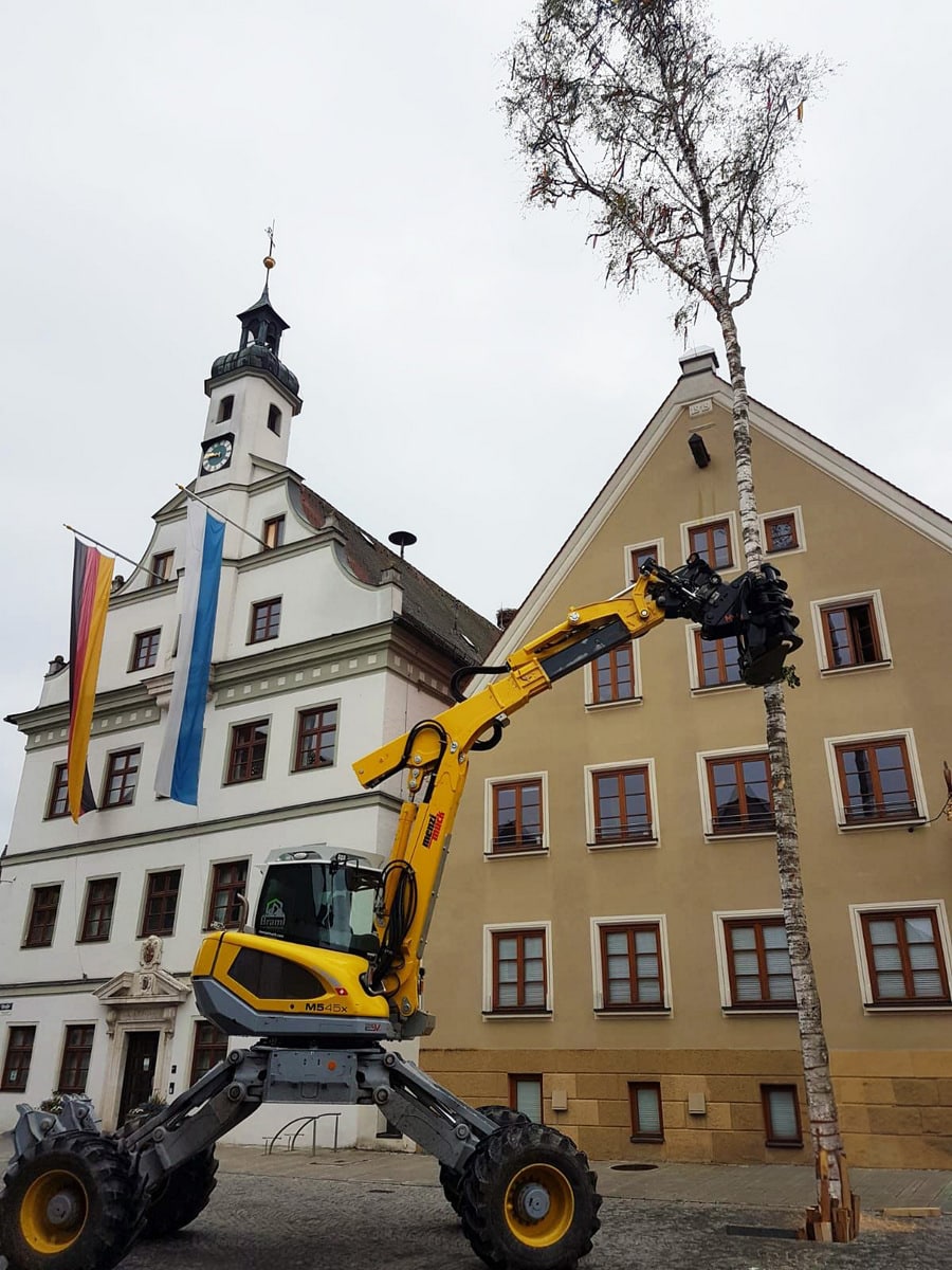 Dig Menzi Muck's 'Walking Spider Excavator' Demo at The Utility Expo ...