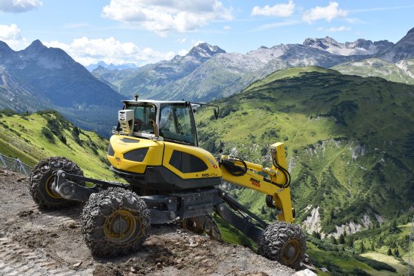 Dig Menzi Muck's 'Walking Spider Excavator' Demo at The Utility Expo ...