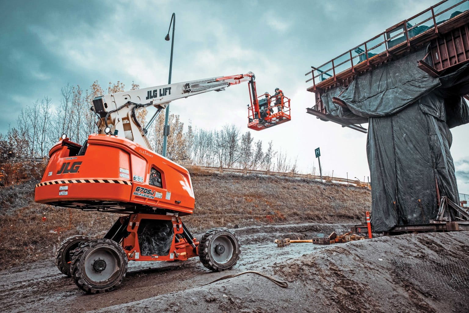 JLG Announces New Rotary Telehandler Product Line - Compact Equipment ...