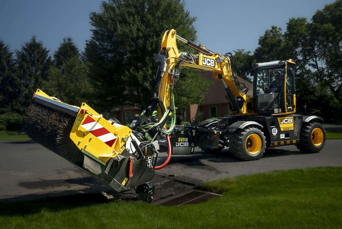 This JCB Pothole Pro Machine Can Repair a Pothole in Less than 8 ...