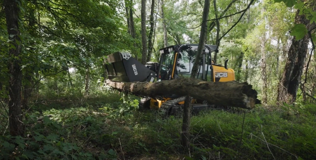 Farmer with ALS Overcomes Challenges with JCB Teleskid