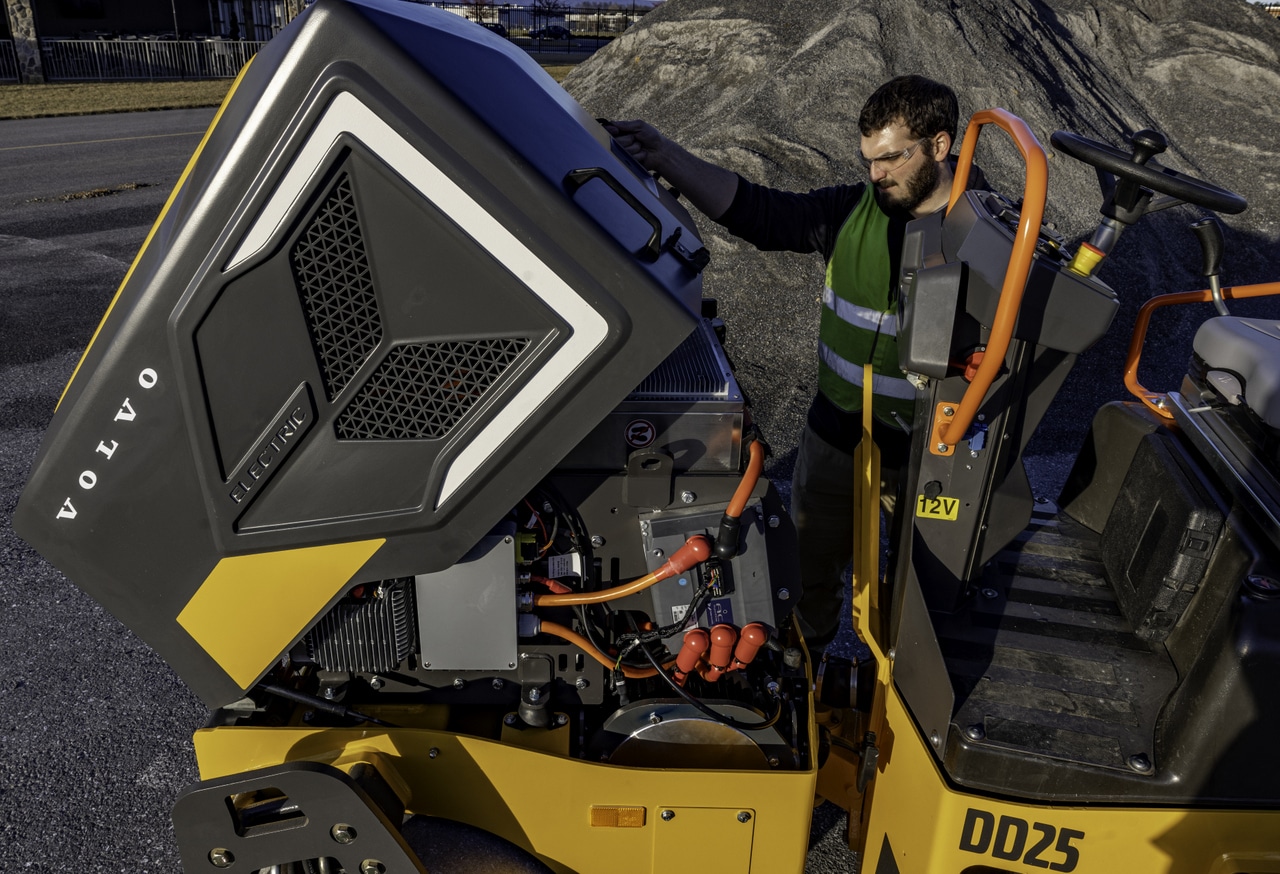 Innovative Iron Award: Volvo's DD25 Electric Asphalt Compactor