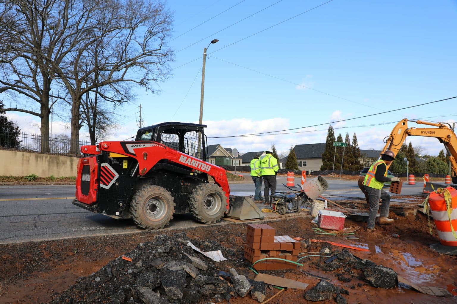 Exploring Manitou's V-Series Skid Steers/VT-Series Track Loaders