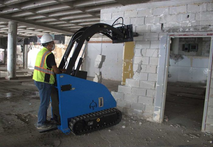 Cratos Electric Loaders Are the Original Battery-Powered Stand-On