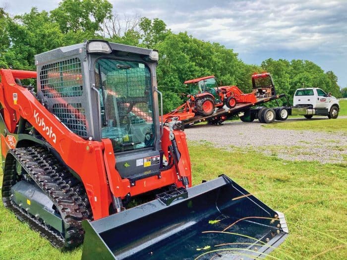 Backhoe on Tracks: JCB to Release Unique 1CXT Backhoe Loader to the ...