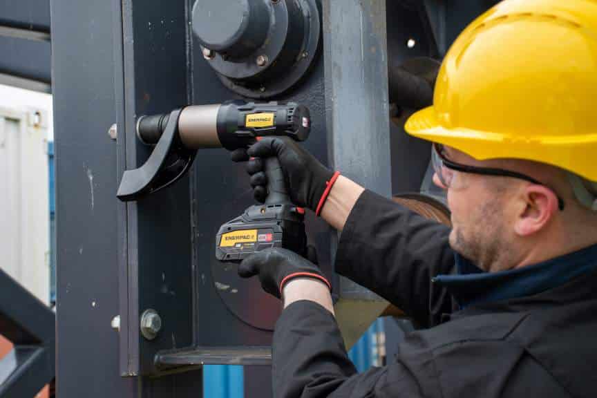 This New Enerpac BTW-Series Battery Torque Wrench Is Boss