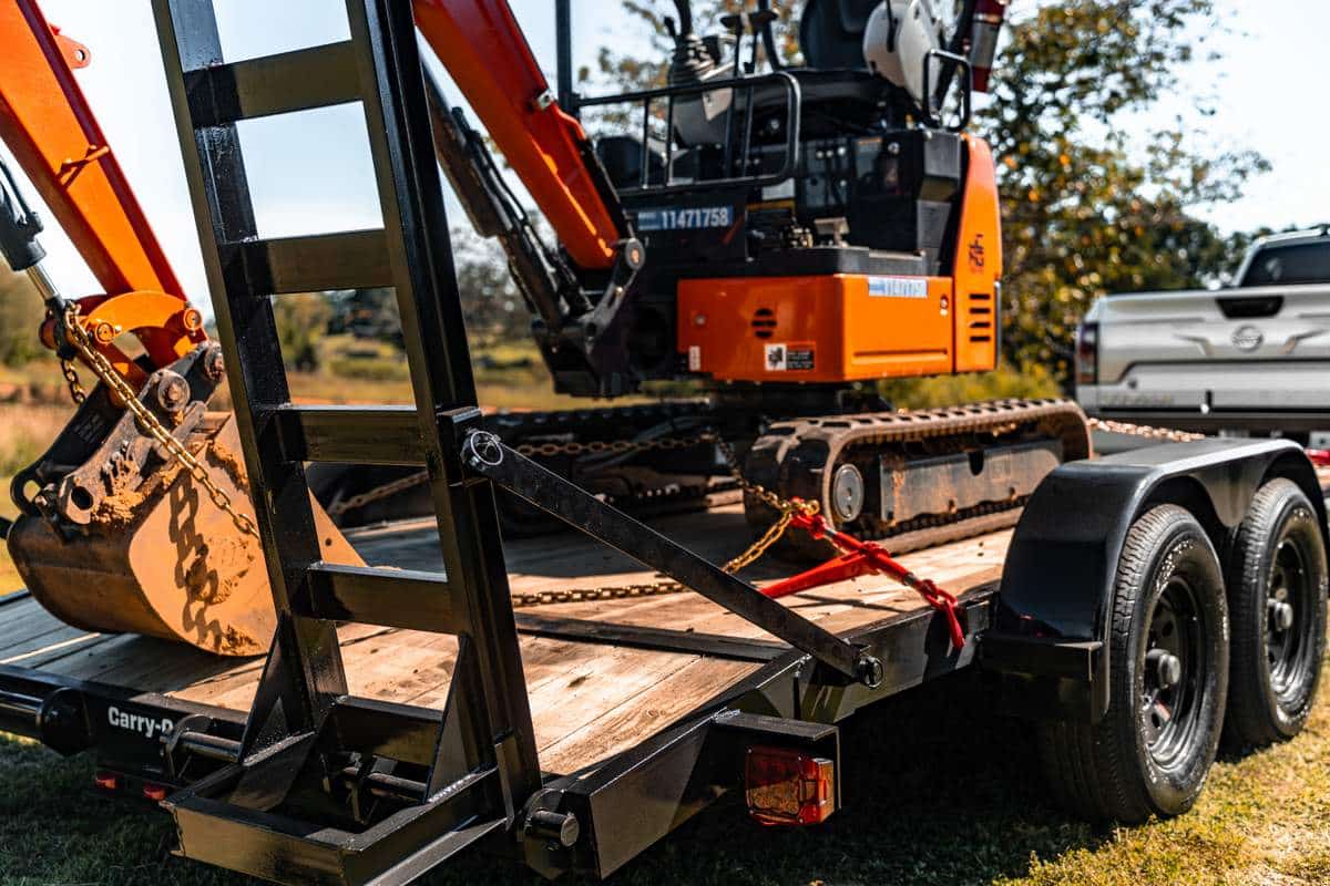 Tips For Loading an Open Trailer and Towing It Safely