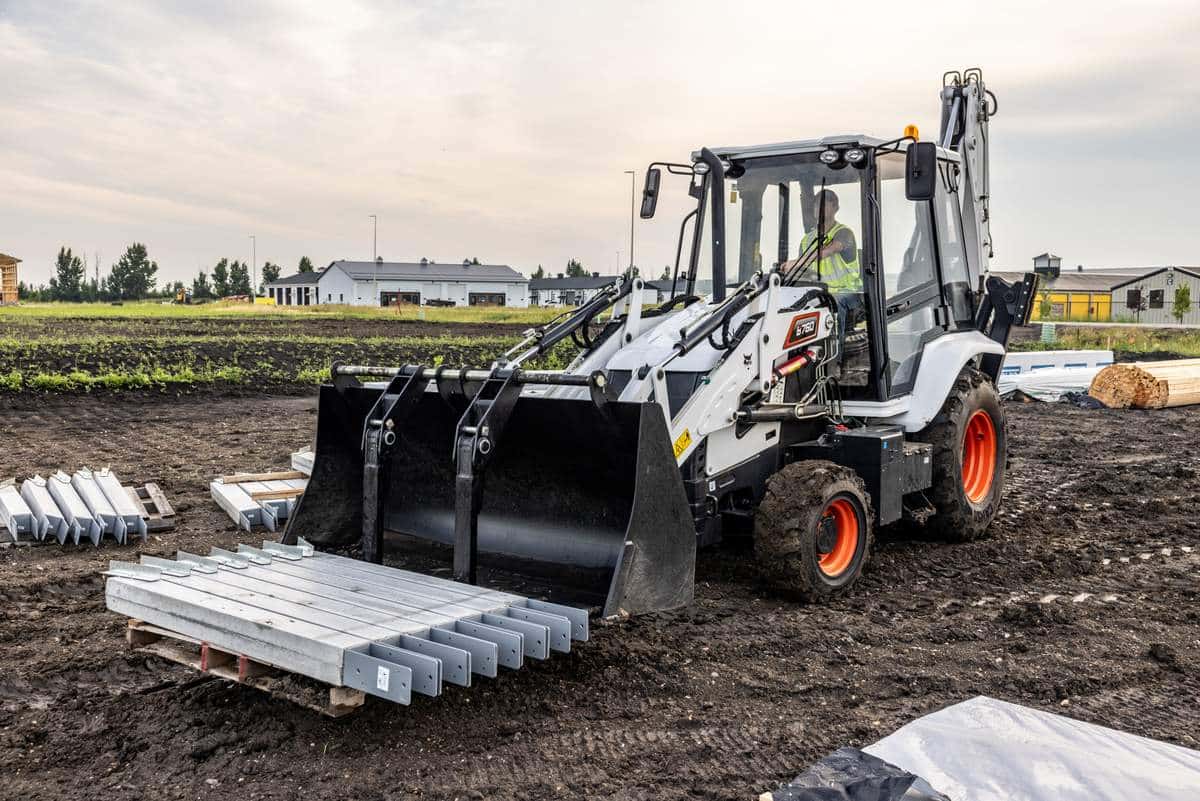 Bobcat B760 Backhoe Loader First Look