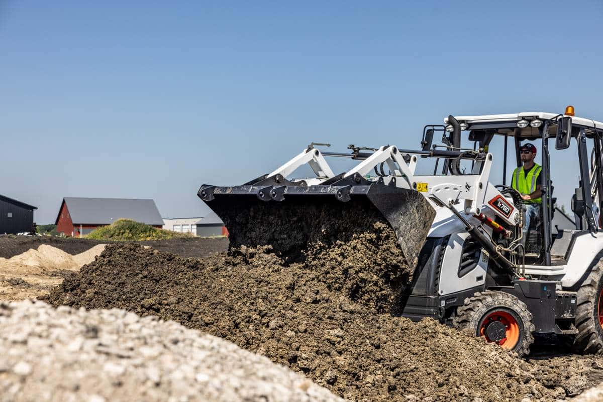 Bobcat B760 Backhoe Loader First Look