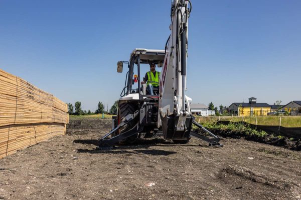 Bobcat B760 Backhoe Loader First Look