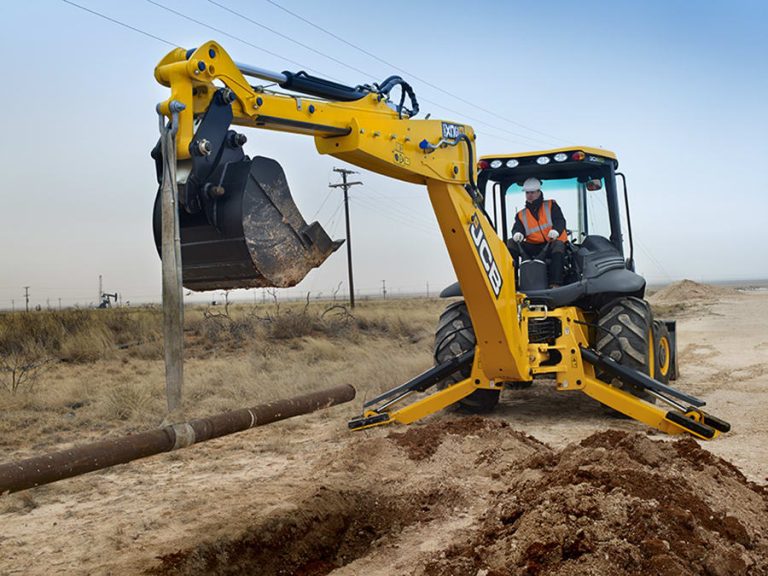 3 Key Backhoe Operational Tips from the Experts at JCB — Compact ...