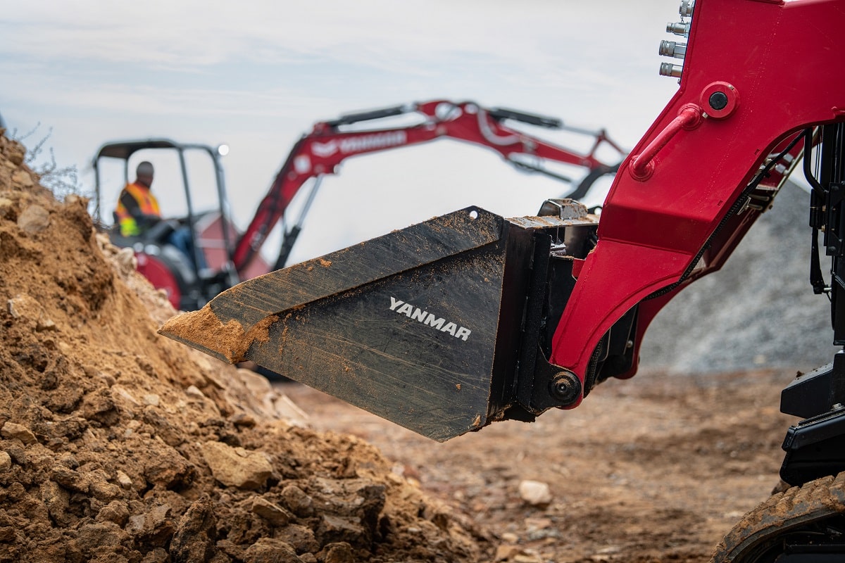 Attachment Coupler Options for Compact Wheel Loaders