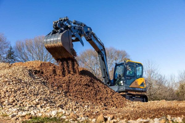 Hyundai Unveils the 9-Ton HX90A Compact Excavator to its Lineup ...