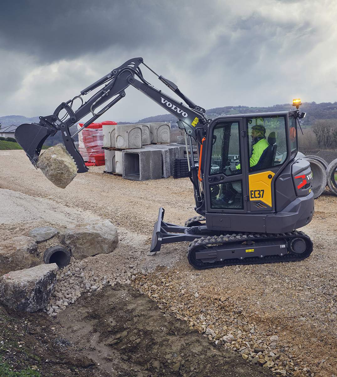 Herc Rentals Purchases Hundreds of Volvo CE EC37 Excavators