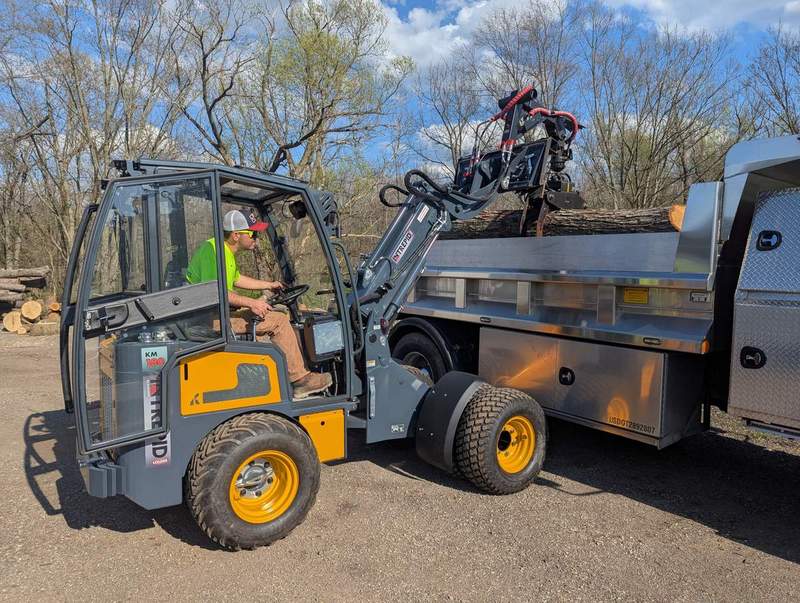 Intrepid Loaders USA Debuts KM180 Tele Small Articulated Loader