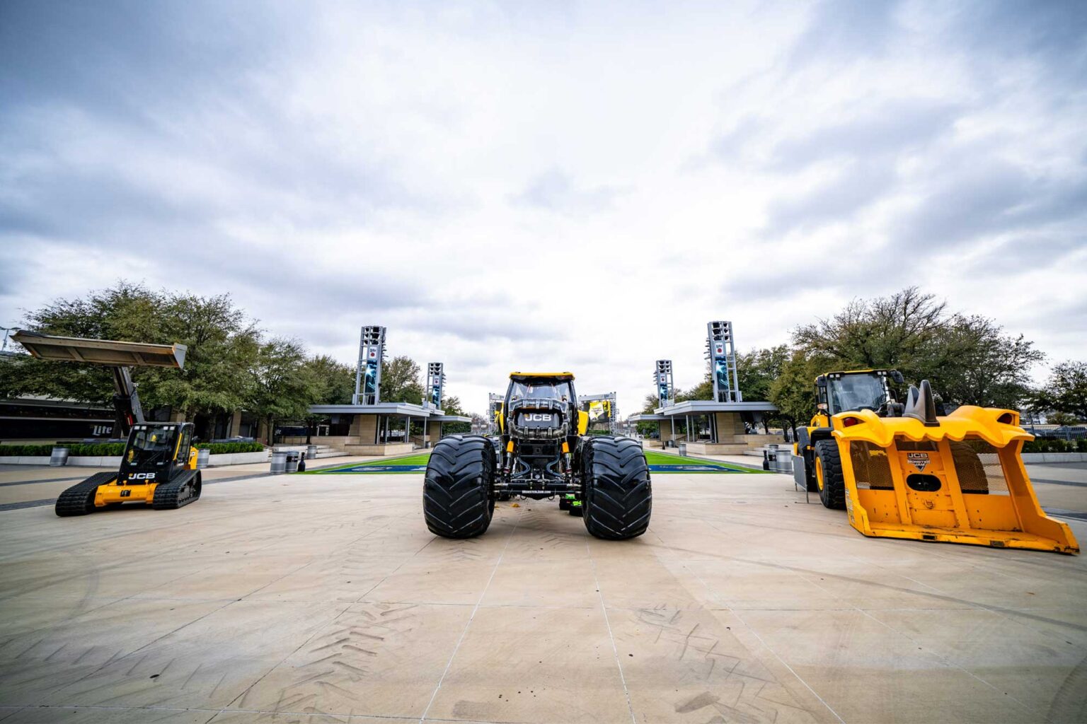 JCB’s Dancing Diggers Set to Perform at Monster Jam World Finals ...